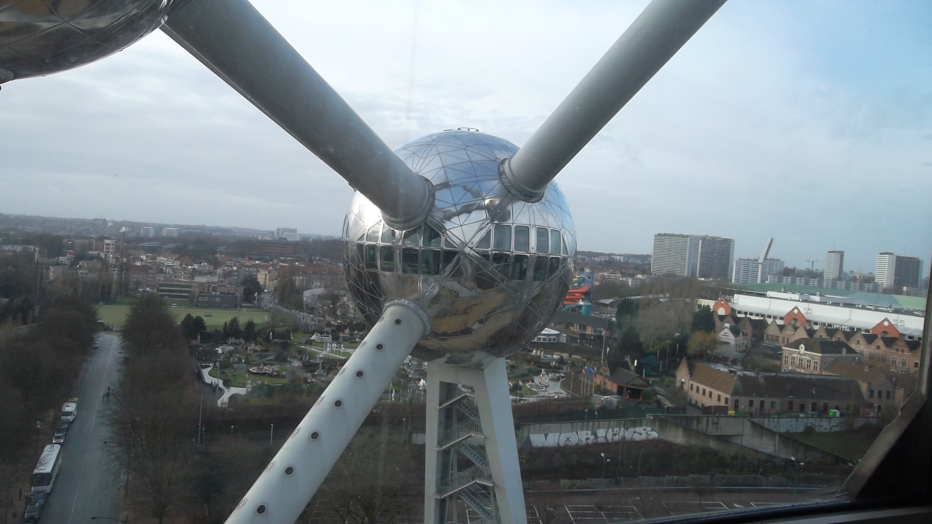 The Atomium of Brussels – Paris1972-Versailles2003