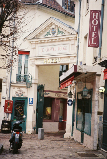 Hôtel du Cheval Rouge, Versailles! – Paris1972-Versailles2003