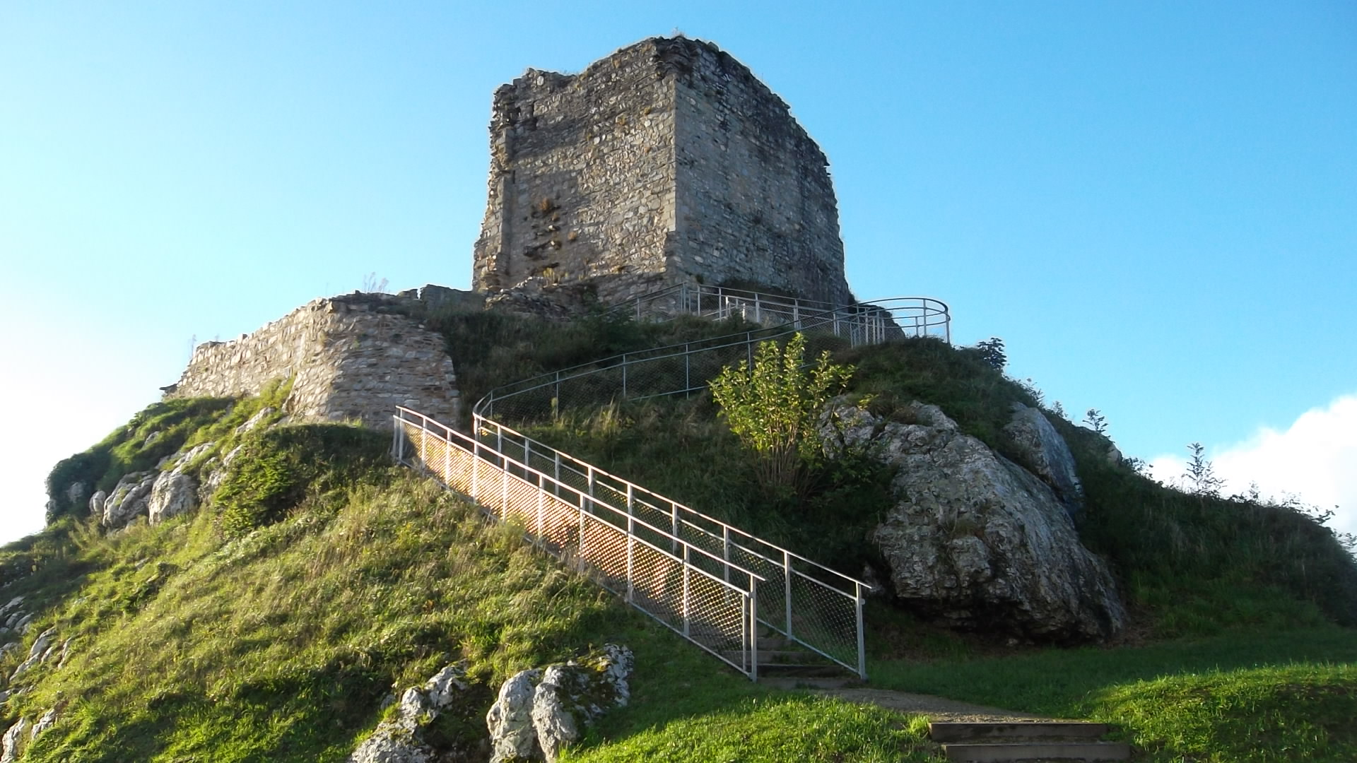 The Château de La Roche Maurice, part I !!! – Paris1972-Versailles2003