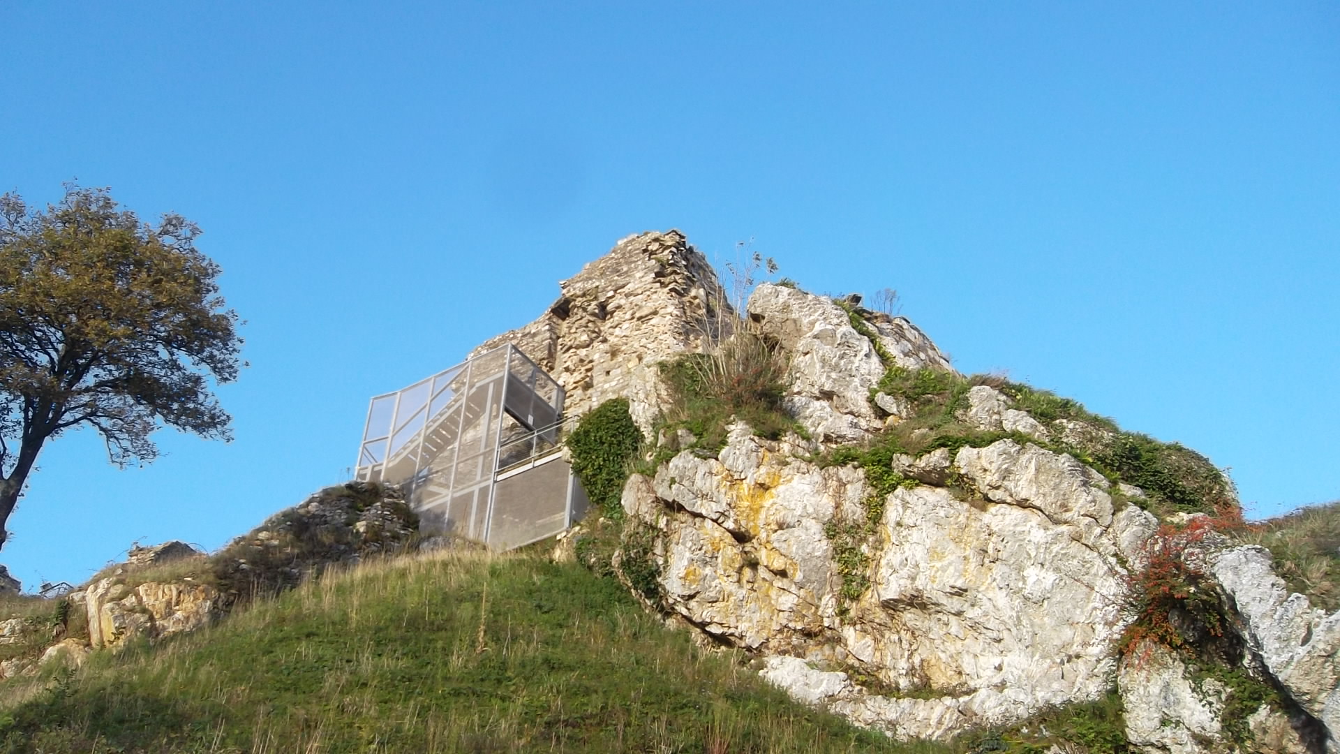 The Château de La Roche Maurice, part I !!! – Paris1972-Versailles2003