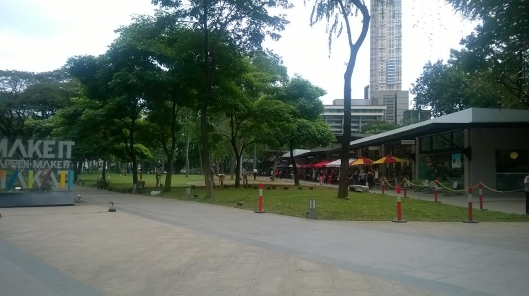 The Ayala Triangle Park of Manila !! – Paris1972-Versailles2003