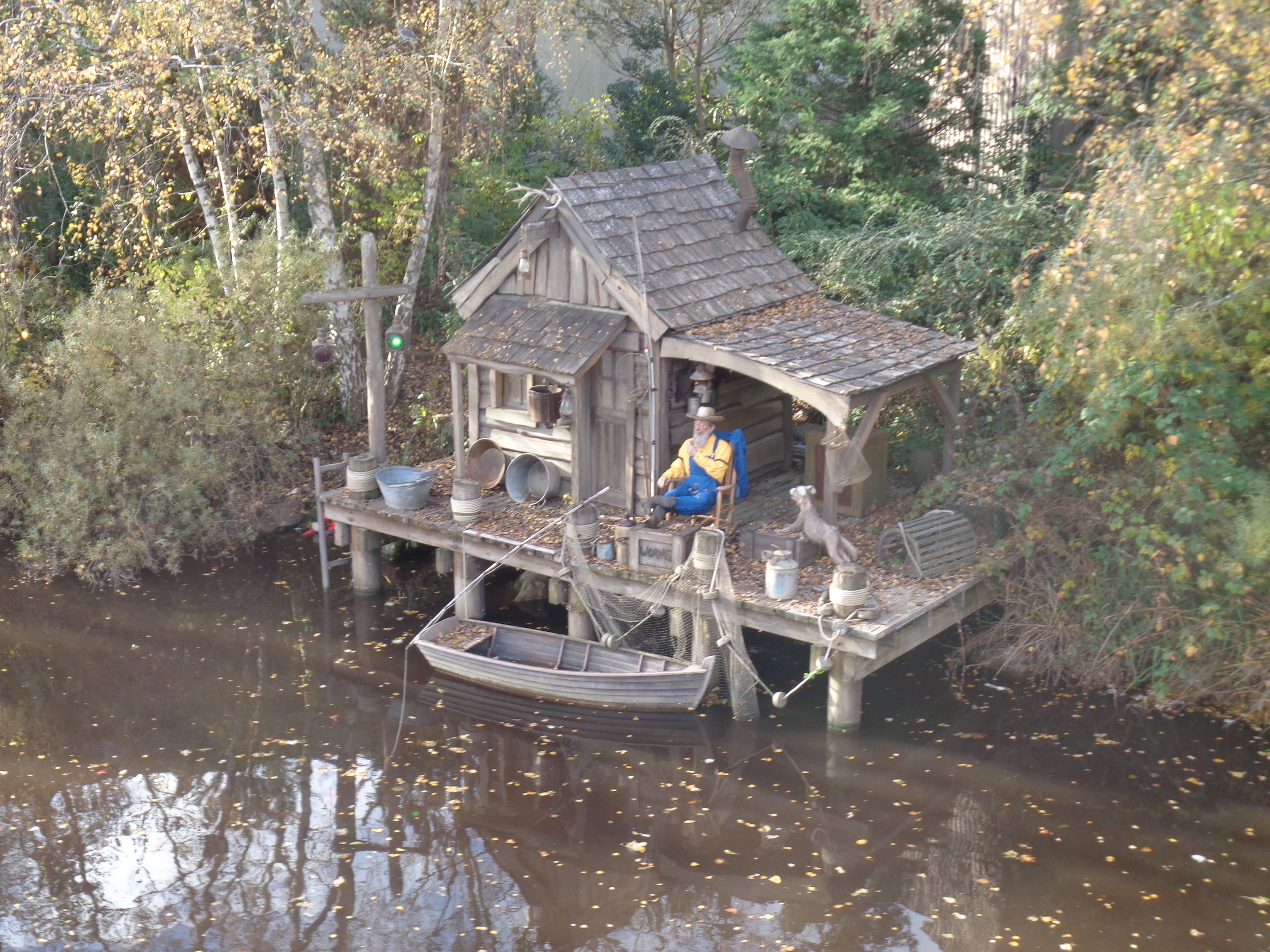 Disneyland Paris Frontierland mesa river boat molly brown fishers hut ...