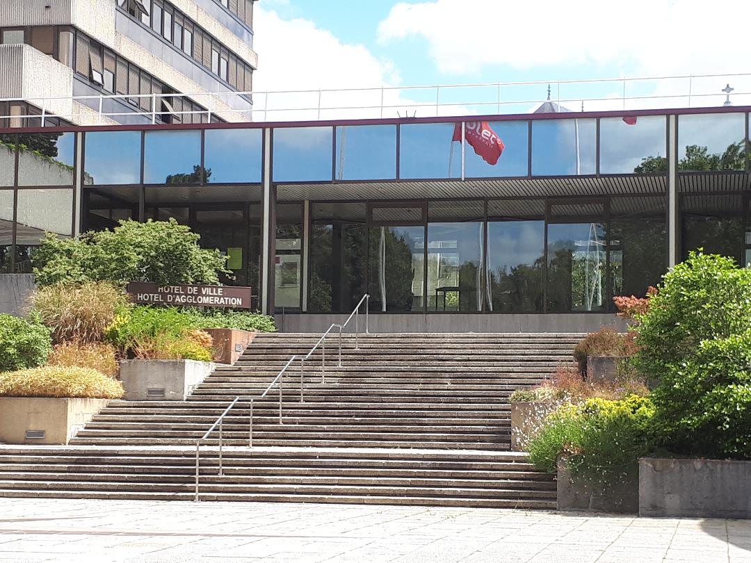 The Hôtel de Ville of Cholet !! – Paris1972-Versailles2003