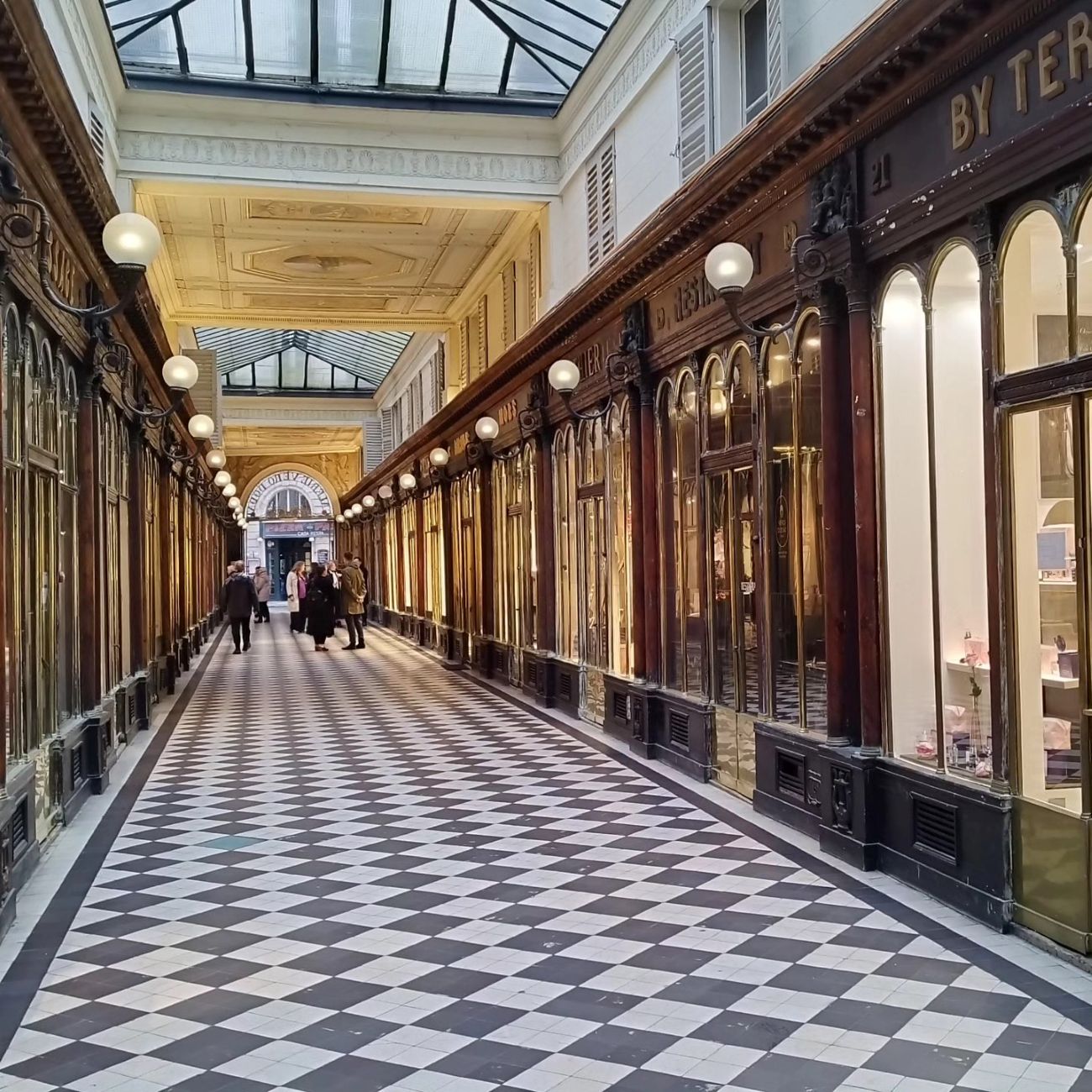 The Galerie Véro-Dodat of Paris !!! – Paris1972-Versailles2003