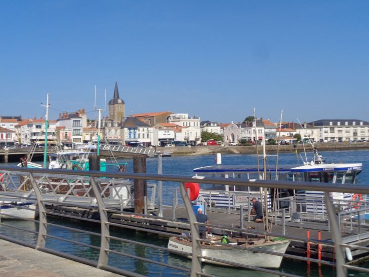 The ports, jetties and the sea at Les Sables d’Olonne !!! – Paris1972 ...
