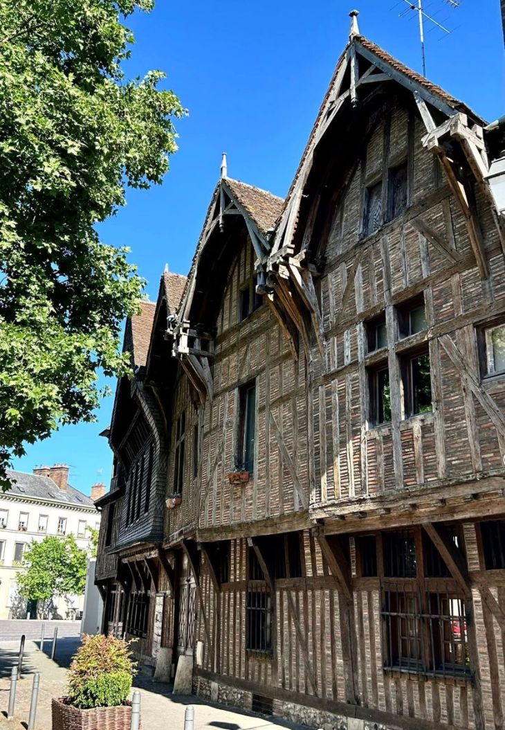 Curiosities of Troyes !!! – Paris1972-Versailles2003